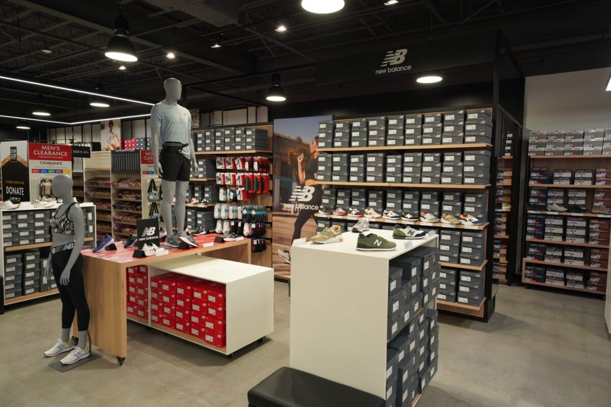 Fusion Specialties Store Design and Mannequin Solution for DSW